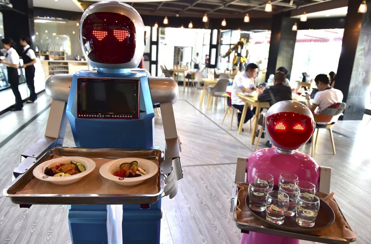 Technology in the Restaurant Industry: From Robot Waiters to AI Menus ...